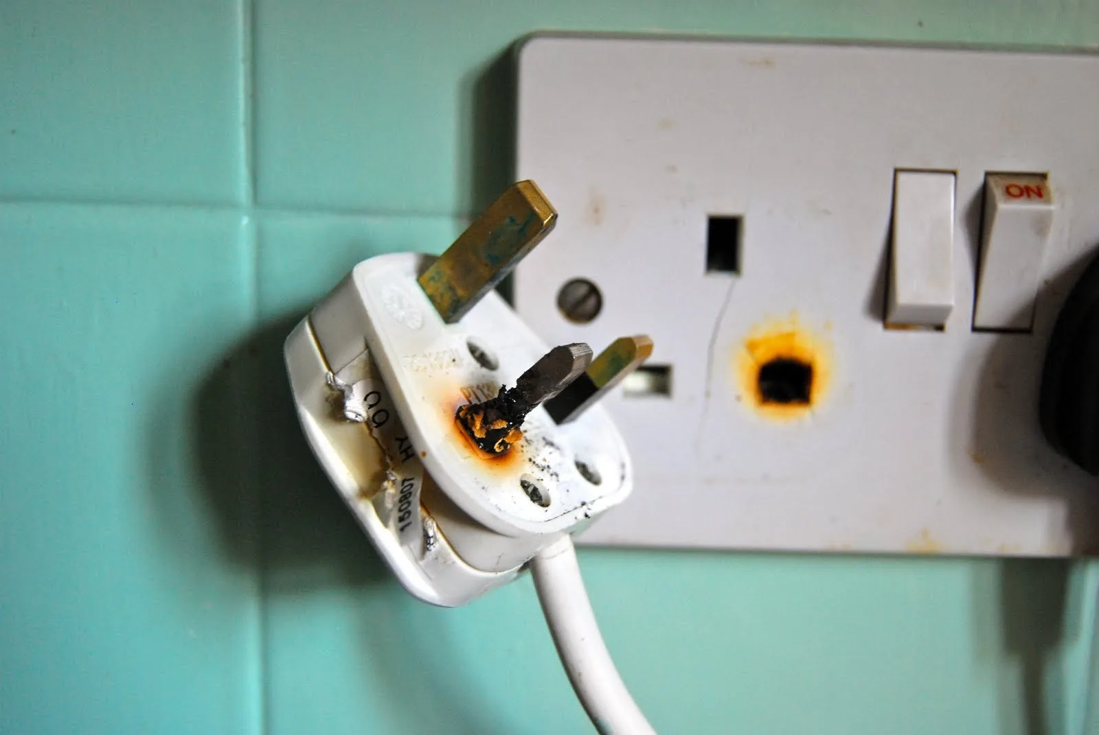 How To Identify And Resolve Common Socket Problems Wave Electrical Solutions