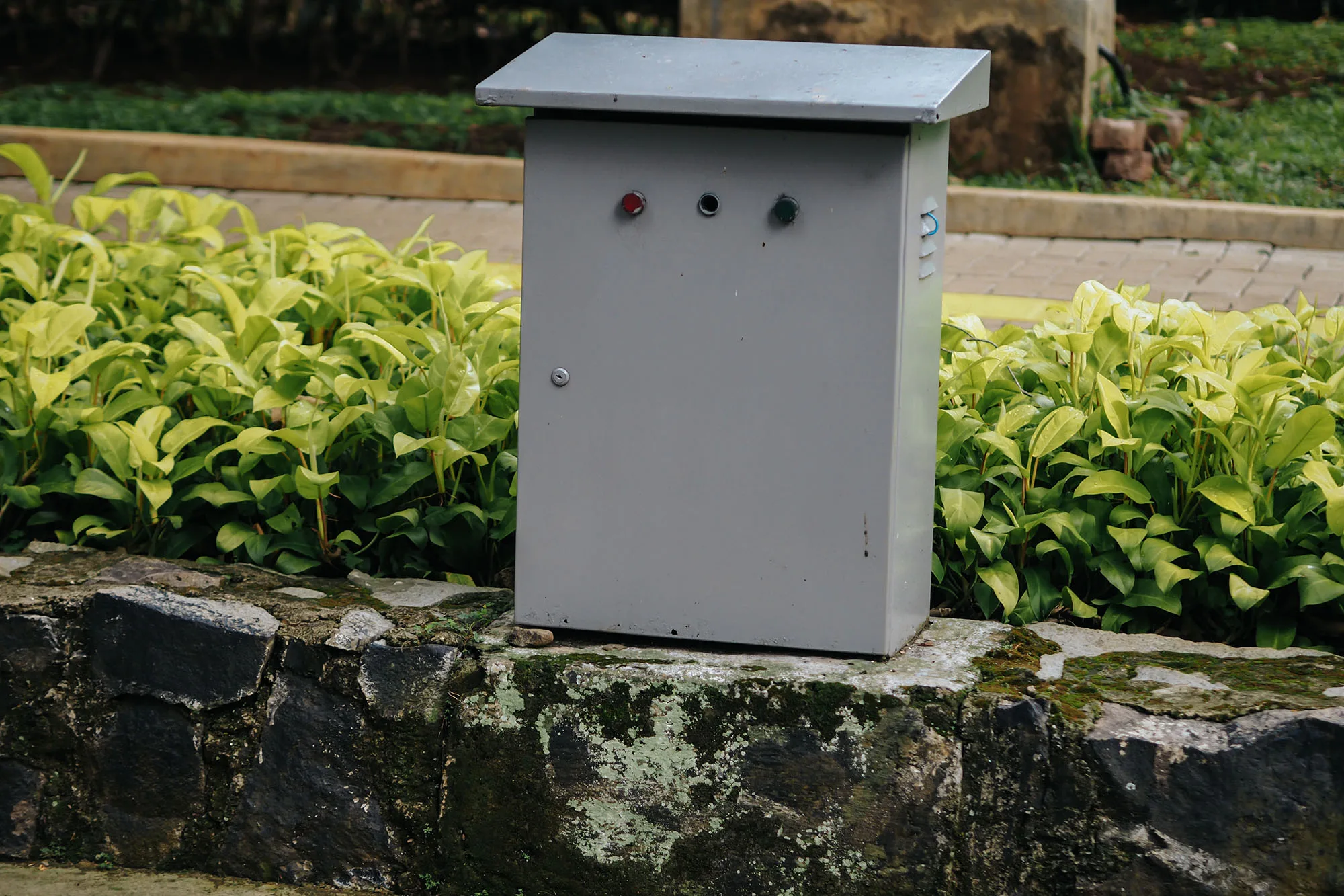 Cornwall Gardens: Lighting Transformers Guide - Wave Electrical Solutions